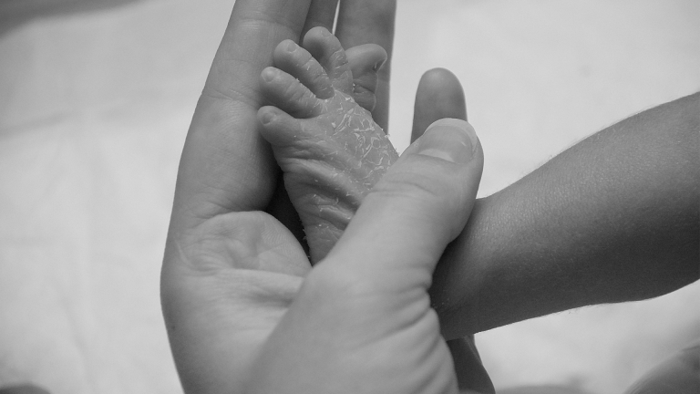 Tasa de mortalidad infantil aumenta 10,4 % durante 2021 | INEC